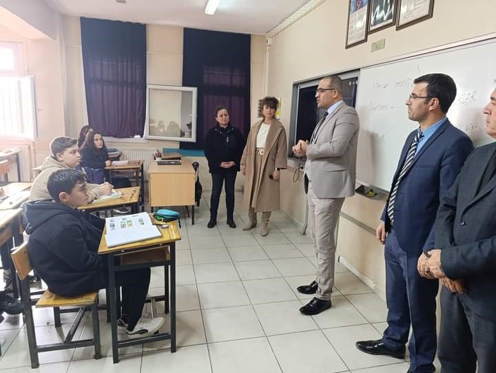 Kaymakam Dalak eğitim faaliyetlerini yerinde inceledi - Manisa Flash Haber